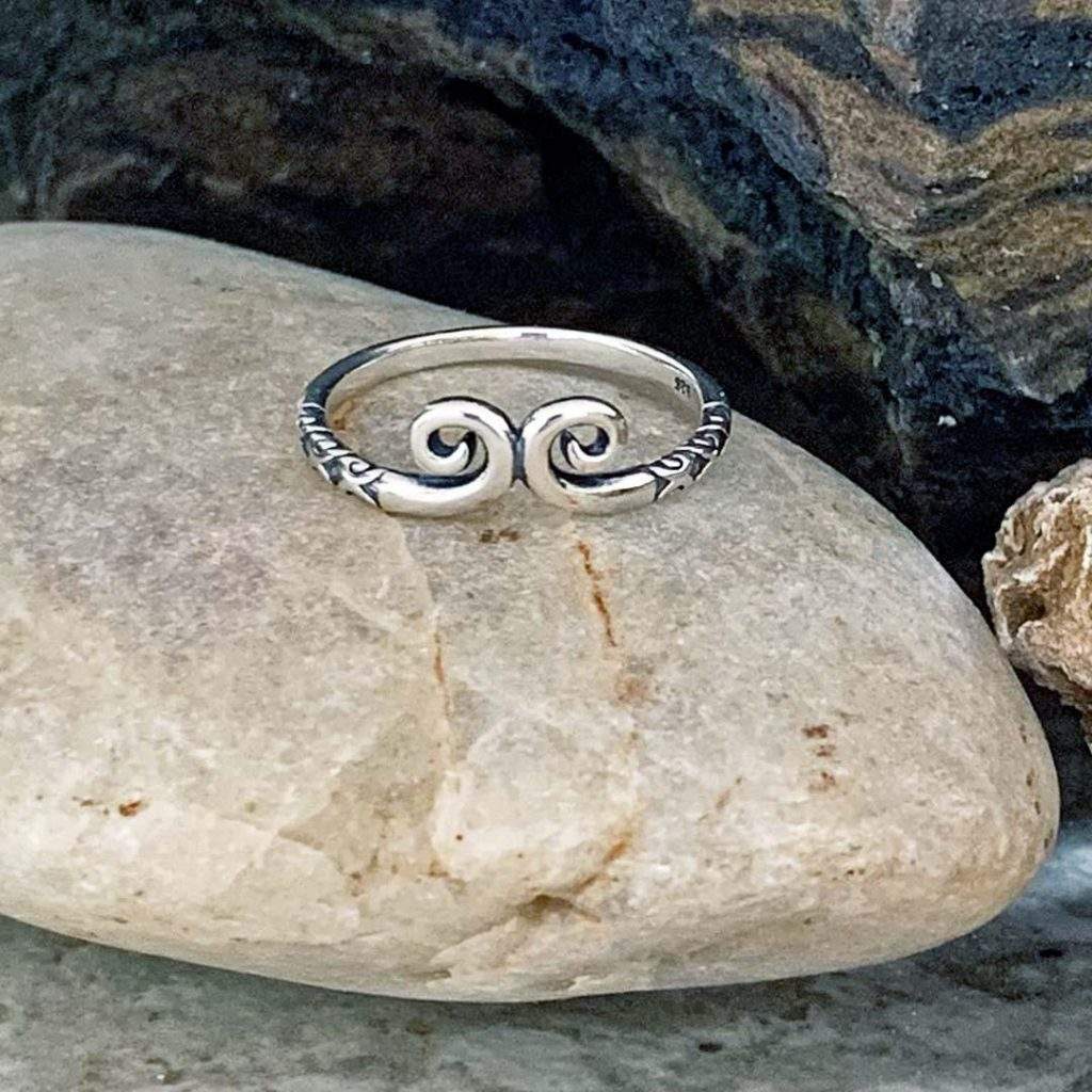 Sterling Silver Curling Accent Ring - GLE-Good Living Essentials